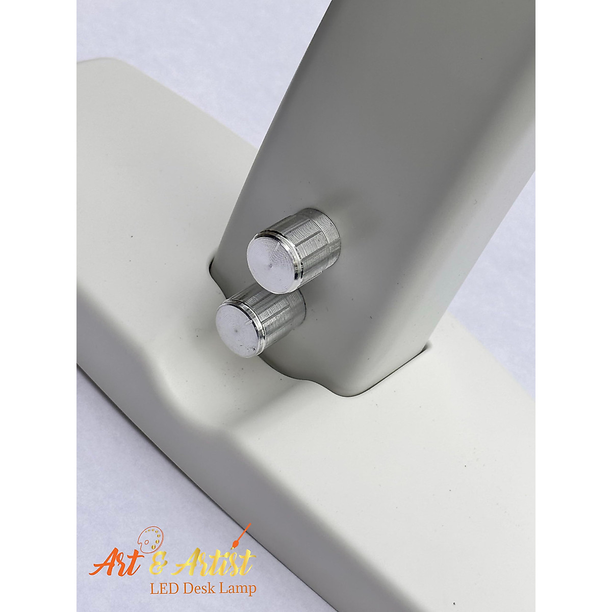 Shi Art & Artist LED Desk Lamp (White)