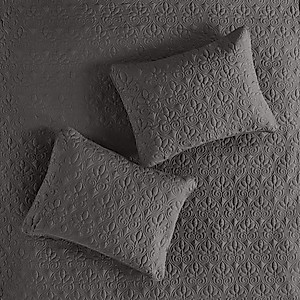 Madison Park Quebec Split Corner Quilted Bedspread Classic Traditional Design All Season, Lightweight, Bedding Set, Matching Shams, King(79" x81+24D), Damask Quilted Dark Grey 3 Piece