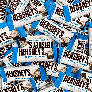 HERSHEY'S COOKIES 'N' CREME Bars, Snack Size Candy, Bulk Pack 2 Pounds (About 70 Count)