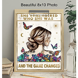 Positive Quotes Wall Decor - Motivational Wall Art - Inspirational Gifts for Women, Woman Girl - Encouraging Wall Decor - She Remembered Who She Was And The Game Changed - Boho-chic decoration 8x10
