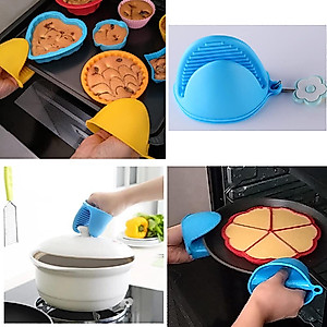 Beetoo 4PCS Silicone Oven Mitts Heat Resistant, Silicone Mini Oven Gloves Potholders for Kitchen Cooking Baking BBQ, Pinch Oven Mitts Pot Holder Rubber Oven Glove (Blue, Green)