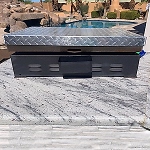 TITAN GREAT OUTDOORS Griddle Cover Fits 28in Blackstone Grill, Diamond Plated Aluminum Flat Top Griddle Guard Cover