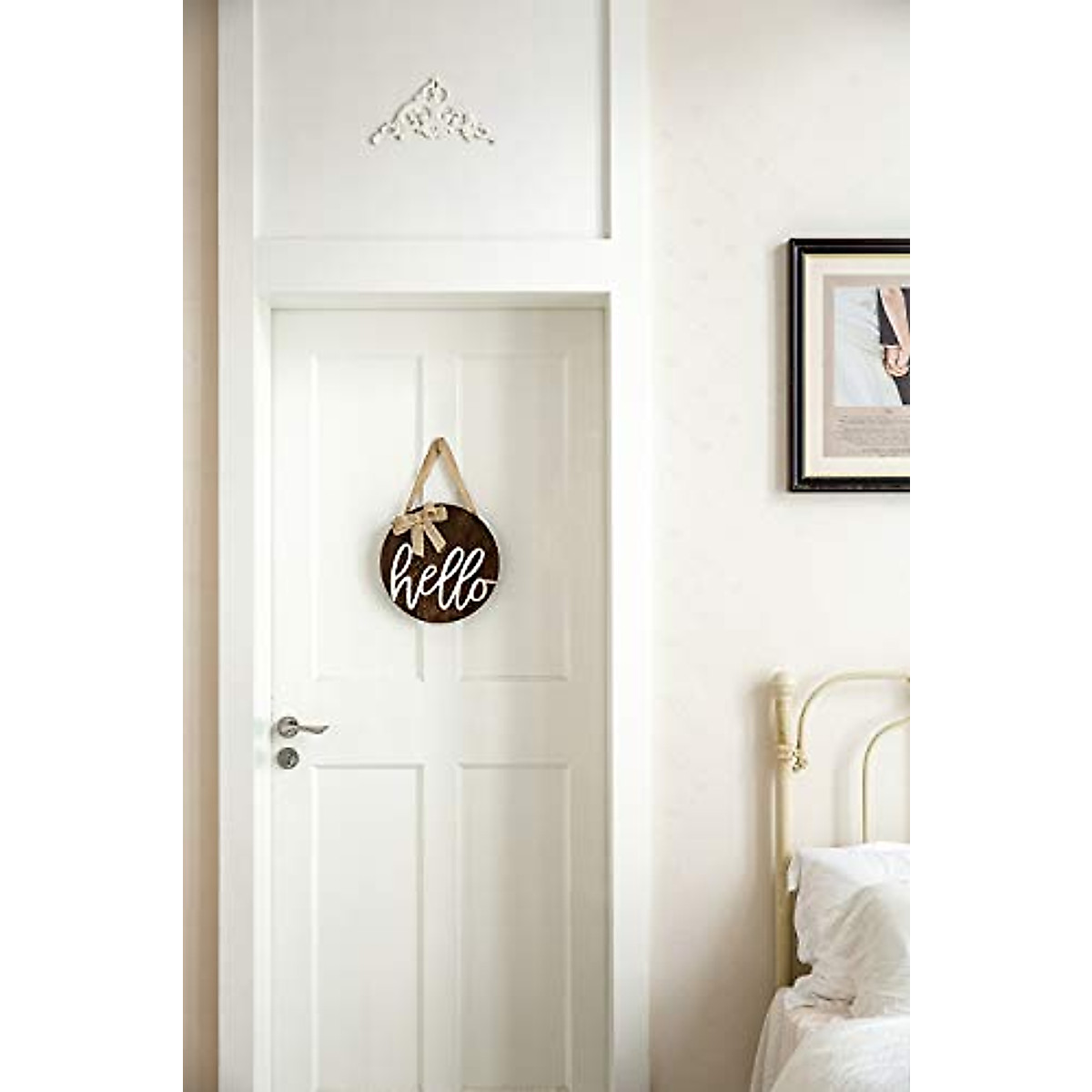 Dahey Hello Sign Rustic Front Door Decor Round Wood Hanging Sign Farmhouse Porch Decorations for Christmas Day Home Decor, Brown