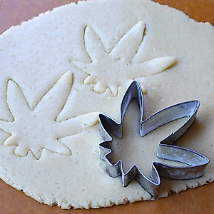 Sweet Cookie Crumbs Cookie Cutter - 3 Piece Set - Stainless Steel (Hemp Leaf)