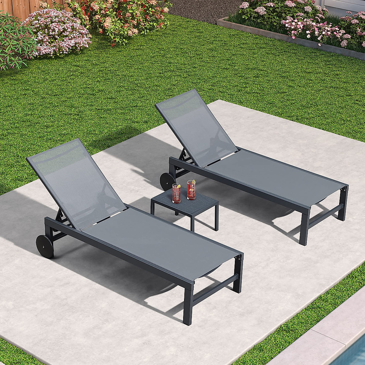 PURPLE LEAF Outdoor Chaise Lounge with Wheels for Outside 2 Pieces Aluminum Patio Lounge Chair with 5 Adjustable Position for Outdoor, Beach, Yard, Pool, Side Table Included, Grey