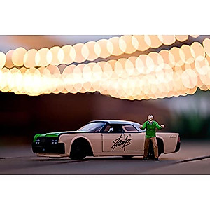 Jada Toys Stan Lee 1:24 1963 Lincoln Continental Die-cast Car & Figure, Toys for Kids and Adults Yellow