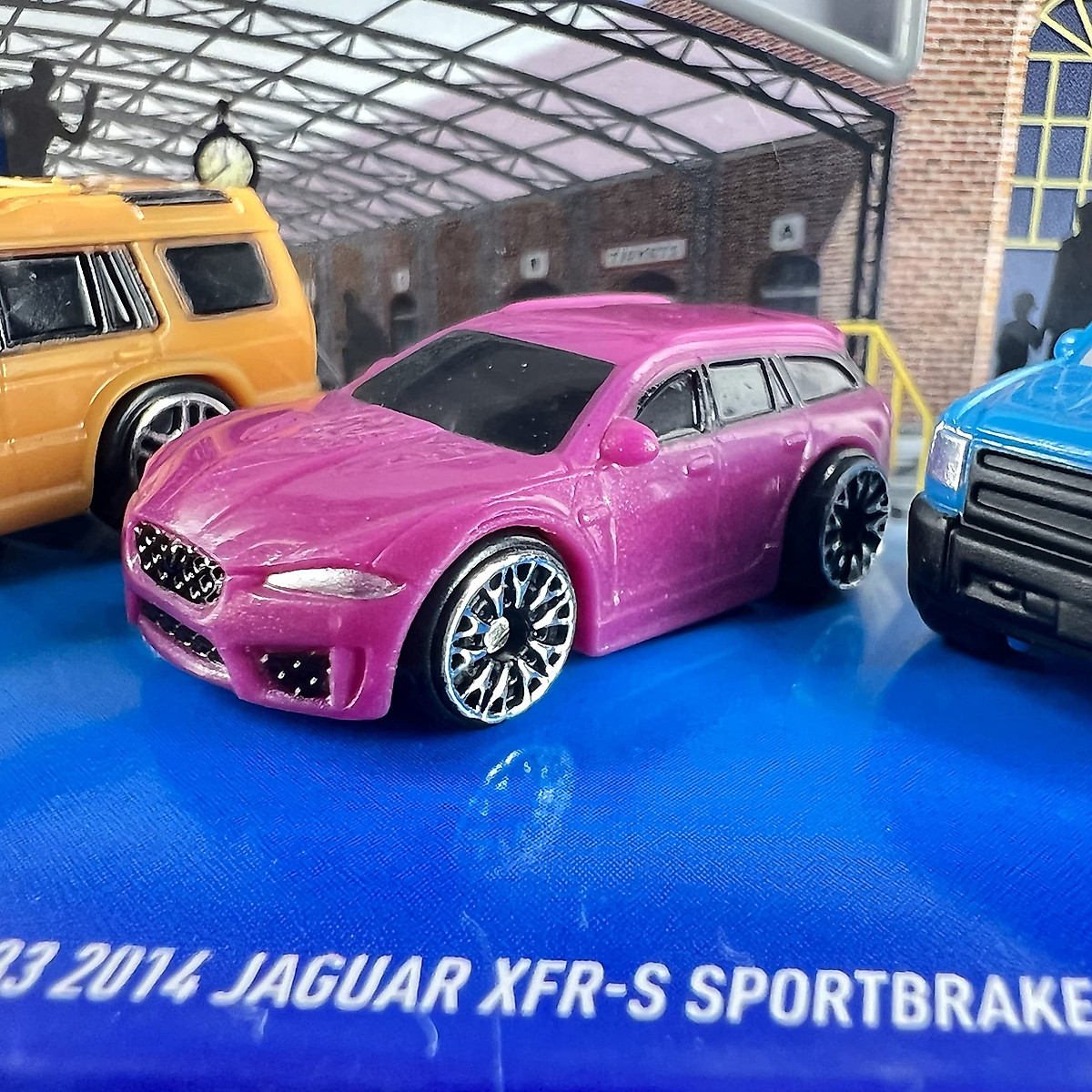 Micro Machines 2022 Series 6 World Pack #17 Micro City: Pontiac GXP, Cadillac CTS-V, Land Rover Discovery, Jaguar XFR-S, Silverado