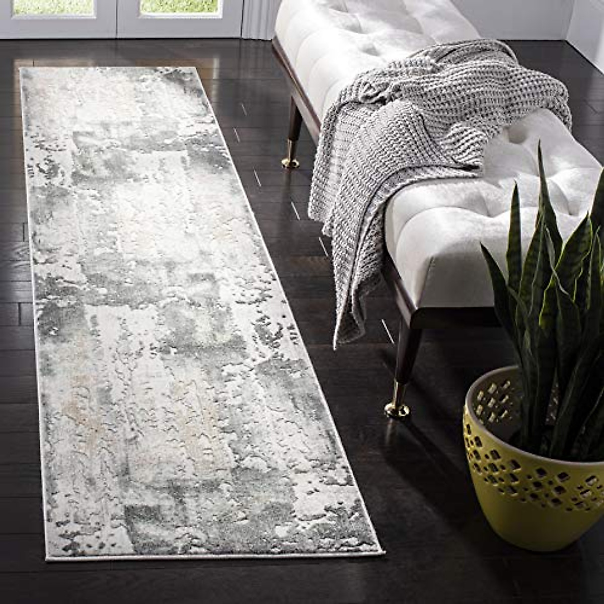 SAFAVIEH Vogue Collection Runner Rug - 2' x 12', Beige & Charcoal, Modern Abstract Design, Non-Shedding & Easy Care, Ideal for High Traffic Areas in Living Room, Bedroom (VGE141A)