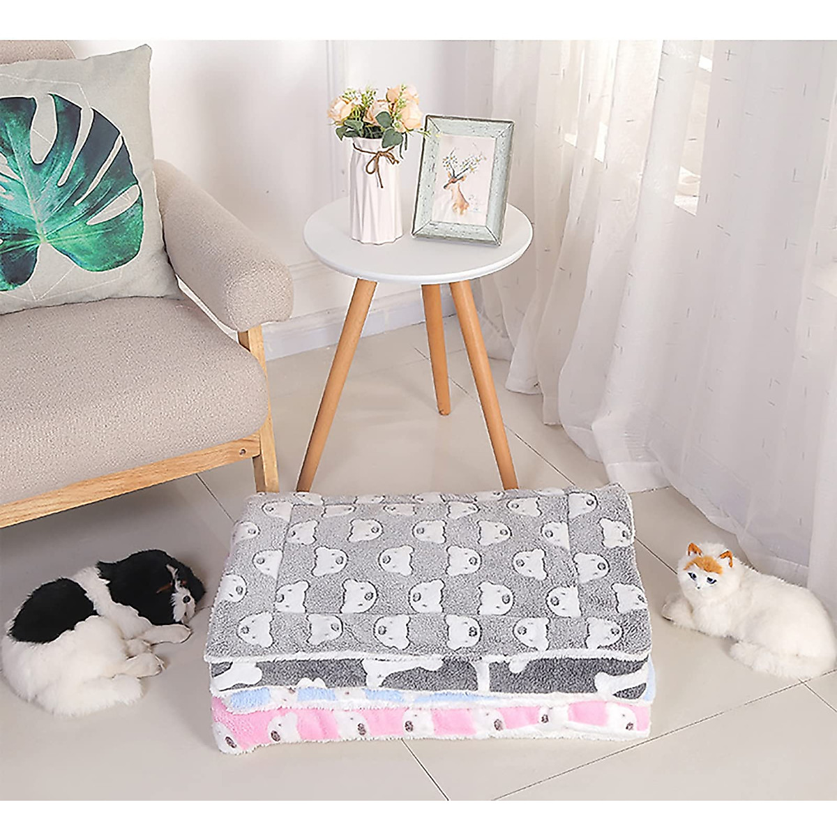 Cozy Calming Cat Blanket, Flannel Cushion for Pet Cozy Calming Blanket for Anxiety and Stress, Cozy Kitty Bed for Indoor Cats Calming Thick, Ultra Soft Pet Bed Mat (Grey Star, M (15.7" x 19.7"))