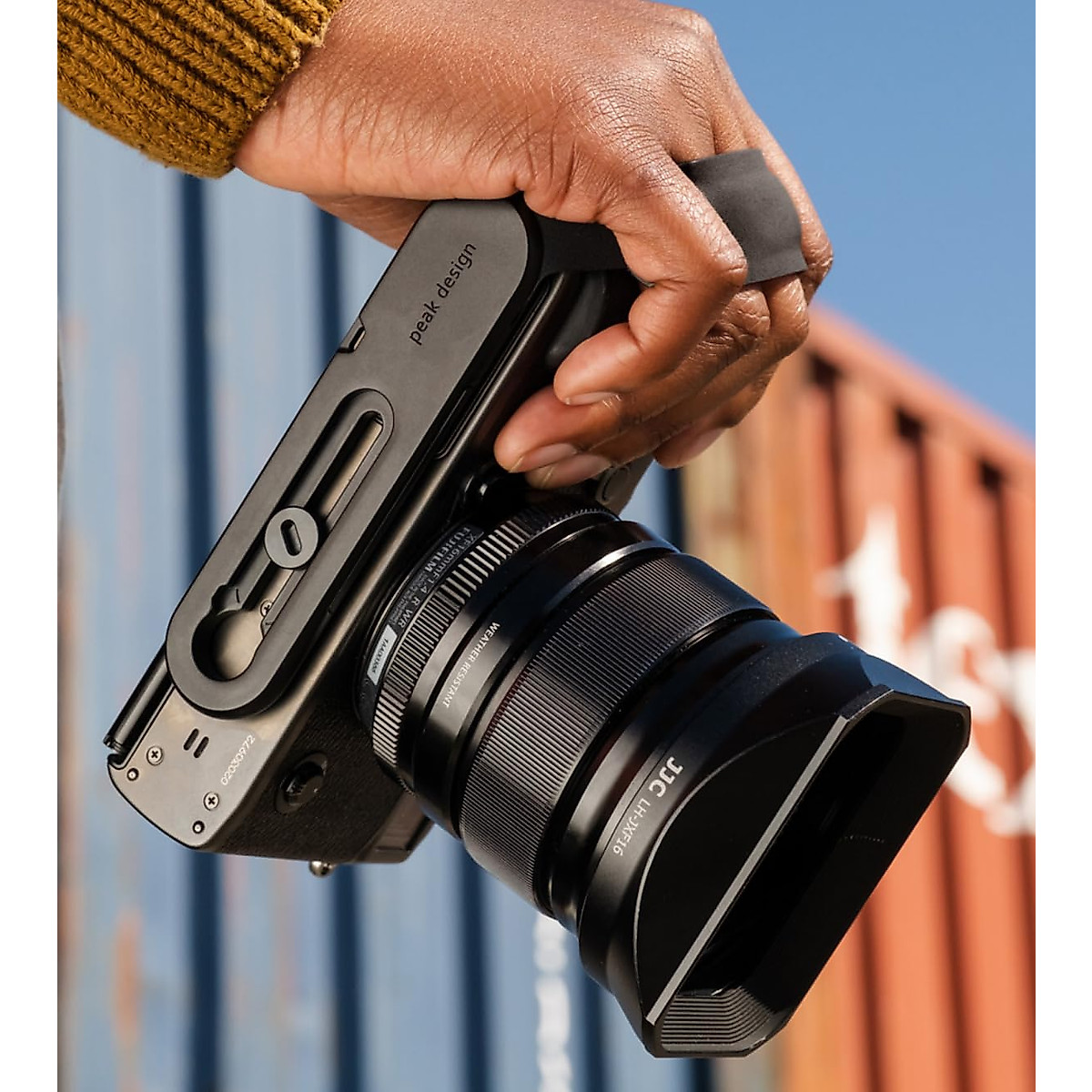 Peak Design Micro Clutch I-Plate mirrorless camera finger strap