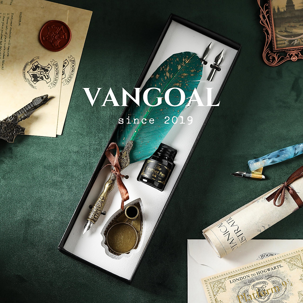 VANGOAL Feather Pen and Ink Set, Glittering Quill Pen Set Antique Calligraphy Dip Pen with Ink, 2 Replacement Nibs, Pen Stand Base, Luxury Vintage Signature Pen (Green)