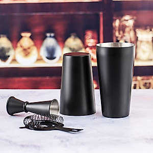 JNWINOG Cocktail Shaker Set 4-Piece Boston Shaker Kit with 20oz/25oz Shaker,Strainerand 0.5/1oz Double JiggerBar Set for Home Drink Mixer Bartendiing (Matte Black, 20oz/25oz)