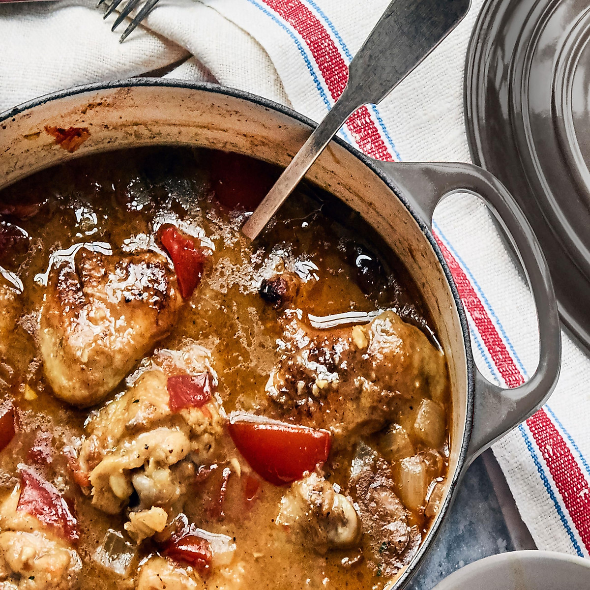 Le Creuset Signature 6.75-quart Round Wide Oven with Copper Knob - Enameled Cast Iron (Oyster)