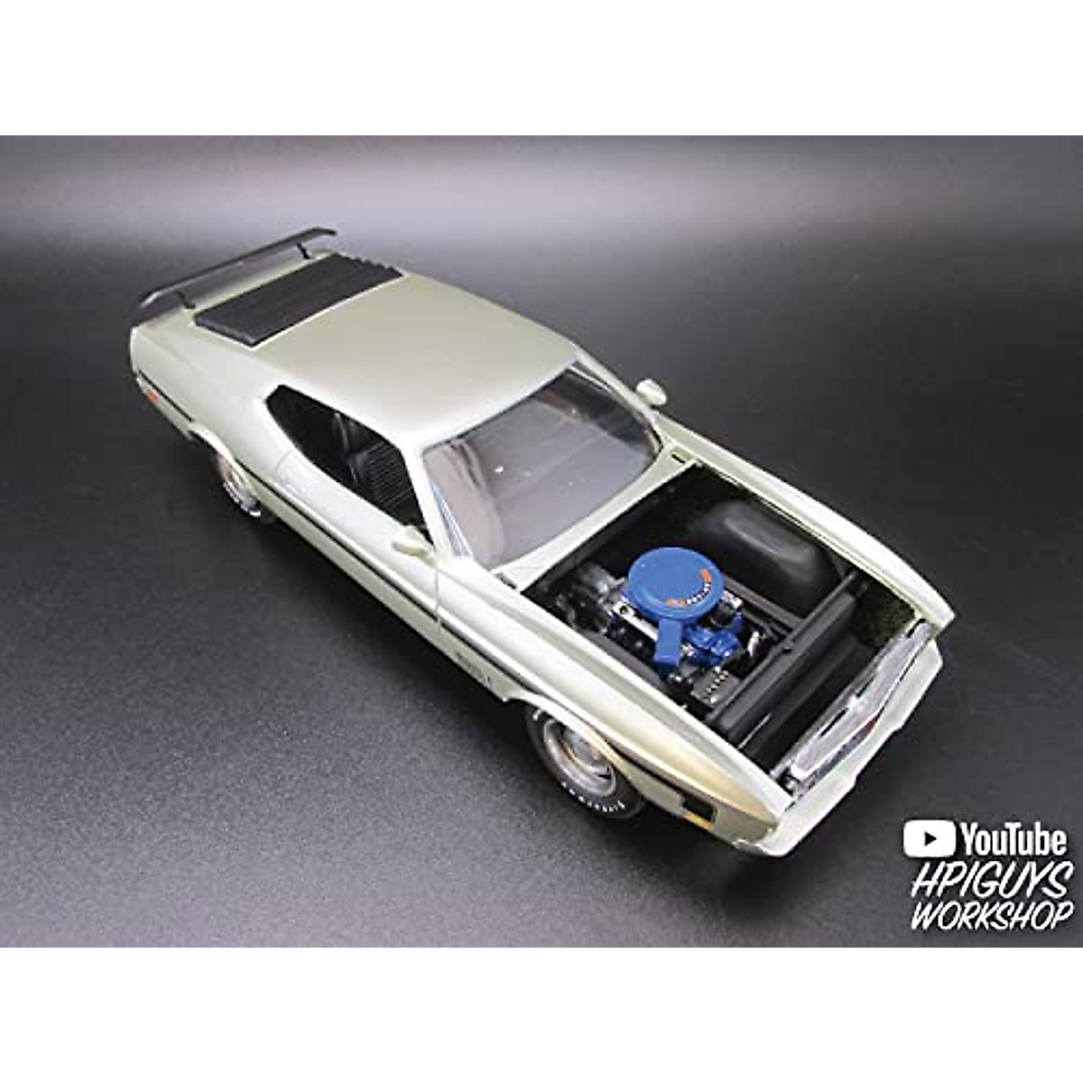 AMT 1971 Ford Mustang Mach I 1:25 Scale Model Kit
