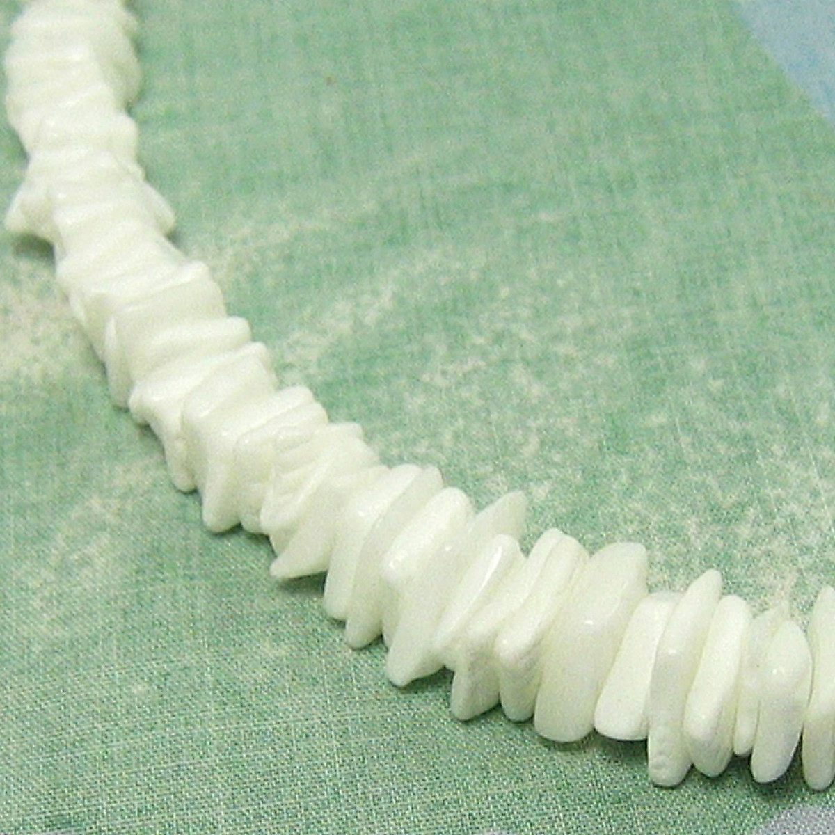 Native Treasure 18" inch Mens and Womens Tropical Jewelry Polished White Rose Clam Chips Ark Shell Summer Beach Surfer Necklace From the Philippines