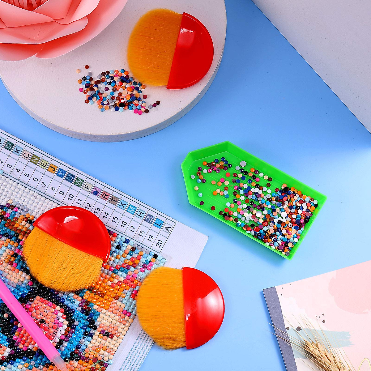 8 Pieces Flat Brush Applicator Artist Drawing Brush Diamond Art Brush for Christmas DIY Craft Gesso, Oil Paint, Acrylic Painting, Watercolor, Furniture Brush Cleaner (Red and Gold)