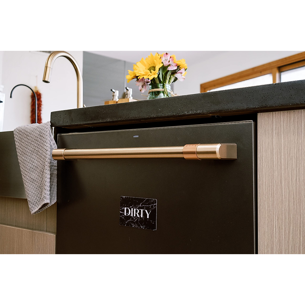 Dirty Clean Dishwasher Magnet, Strong Clean Dirty Magnet for Dishwasher, Reversible Dishwasher Clean Dirty Magnet Sign, Bonus Magnetic Plate, Kitchen Flip Indicator (Black and White Granite)