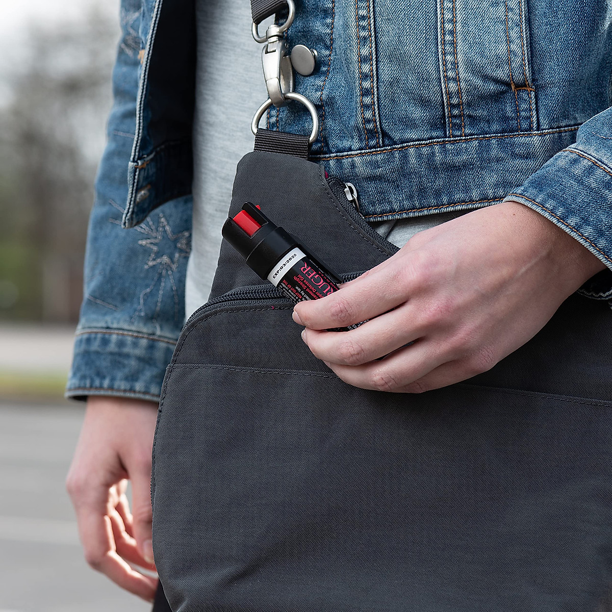 SABRE Ruger Pepper Gel with Clip, 35 Bursts, 12-Foot (4 Meter) Range, Gel Is Safer, Contains UV Marking Dye, Twist Lock Safety, Black , 0.67 Fluid Ounces