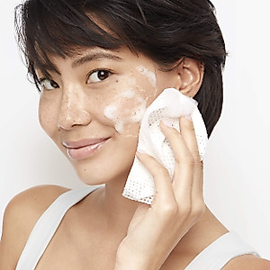 Olay Makeup Remover Wipes Daily Facials Gentle Clean 5-in-1 Water Activated Cleansing Cloths, 33 count (Pack of 1)