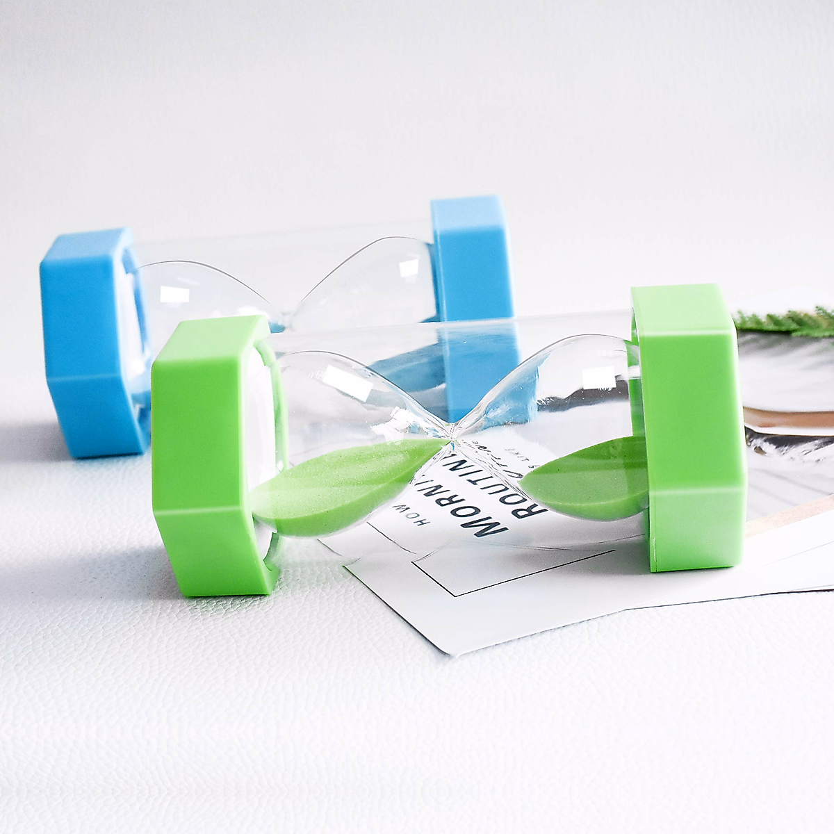 Sand Timer,XINBAOHONG Hourglass Sand Timer 5 Minutes 15 Minutes Timer Clock for Kids Games Classroom Home Office Kitchen Use (Pack of 2) (4.7''X 2.3'', 5 Min(Blue) and 15 Min(Green))