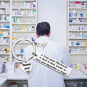 MAOFAED Pharmacist Keychain A Truly Great Pharmacist is Hard to Find Keychin Pharmacist Appreciation Gift Pharmacist Retirement Gift (truly great pharmacist)