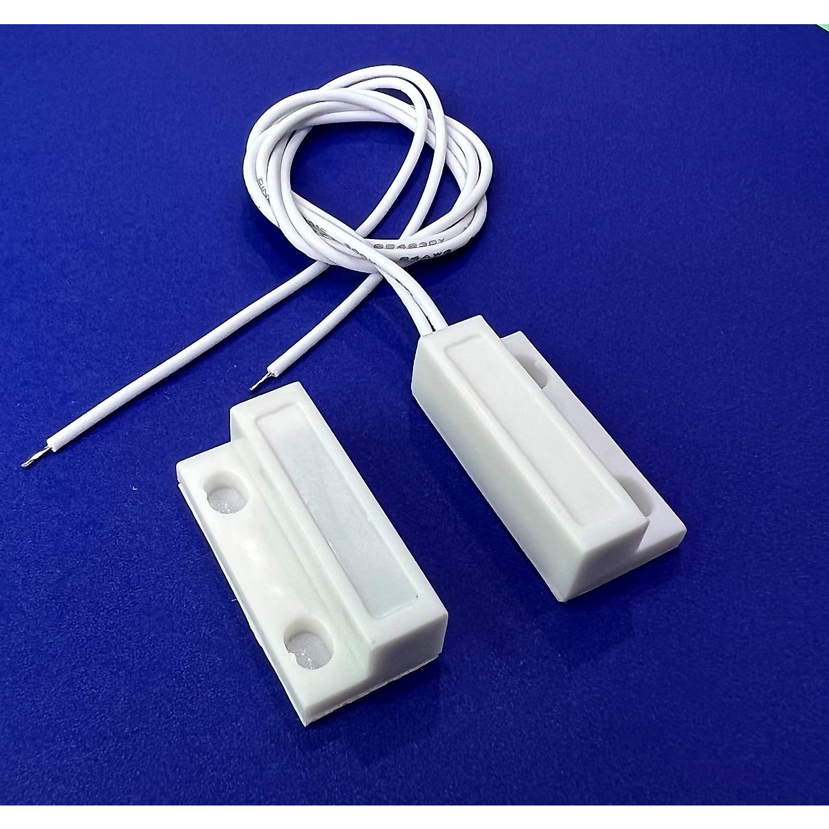 DIYables 4pcs Door Sensor Magnetic Switch for Arduino, ESP32, ESP8266, Raspberry Pi