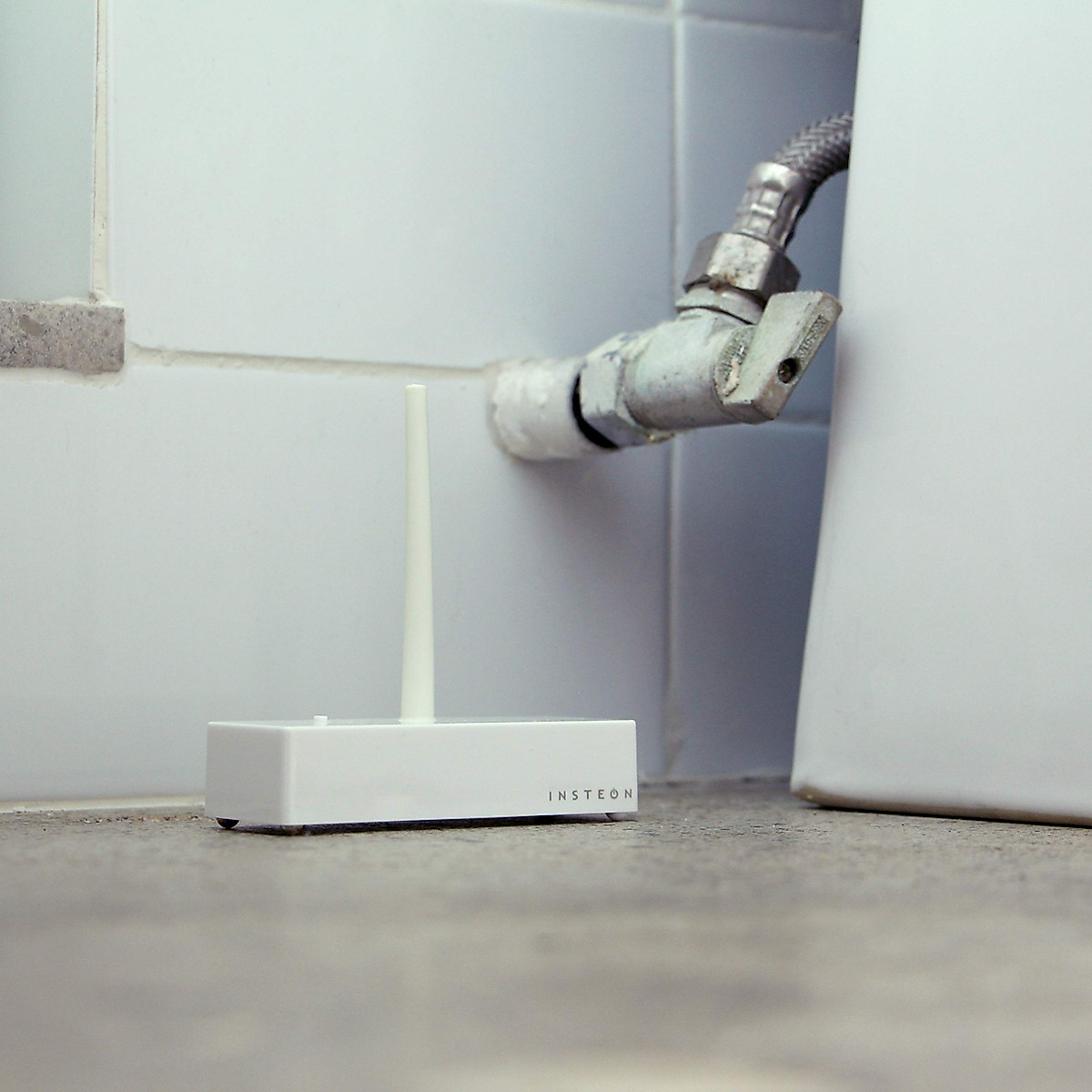 Insteon Wireless Water Leak Sensor, 2852-222 - Insteon Hub Required for Smarthphone Alerts