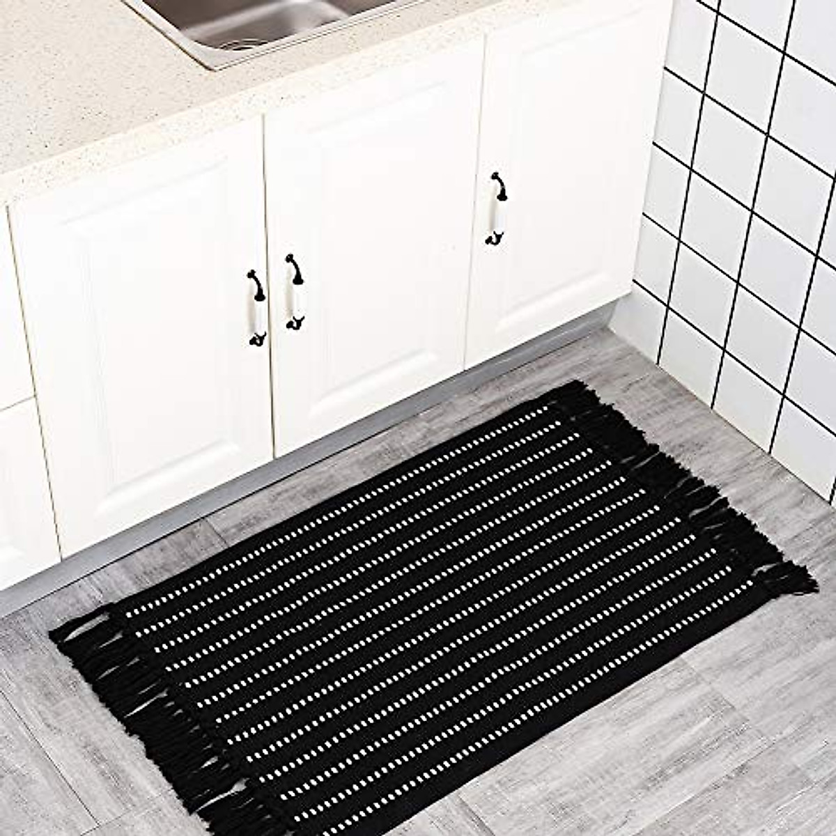 idee-home Black Small Boho Rug, Boho Bathroom Rug, Patterned Bath Mat, Woven Black Striped Rug for Bedroom Living Room, Sink Kitchen Boho Rug with Tassel 2'x3'
