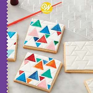 Wilton White Vanilla Decorator Preferred Fondant Pack 4.4 oz. (Packaging May Vary)