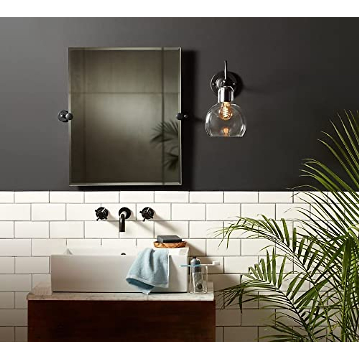 GE Lighting VintaStyle LED Globe Light Bulb, 5 Watt (60 Watt Equivalent) Warm Candle Light, Clear Glass, Medium Base, Dimmable (1 Pack)