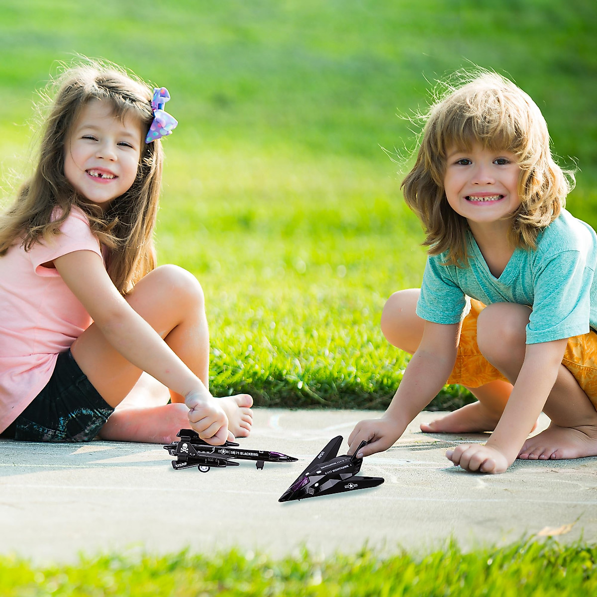 ArtCreativity Diecast Stealth Bomber Toy Jets with Pullback Mechanism, Set of 4, Diecast Metal Jet Plane Airplane Toys for Boys, Air Force Military Cake Decorations, Aviation Party Favors