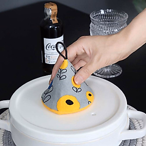 Hemoton 4pcs Hanging Conical Oven Mitts Little Oven Gloves Pot Holder Blended Fabrics Conical Hat Japanese Style for Kitchen Cooking Non Slip Grips