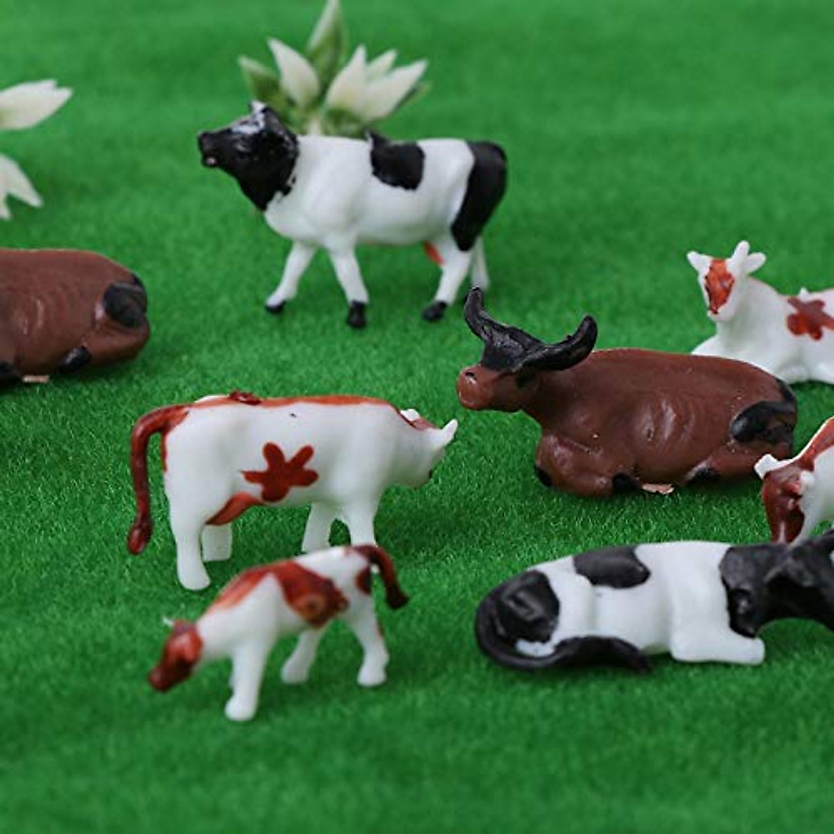 Hiawbon Mini Colorful Cattle Figurines Simulated Cattle HO Scale 1:87 Realistic Plastic Cow Figurines, 20 Pcs