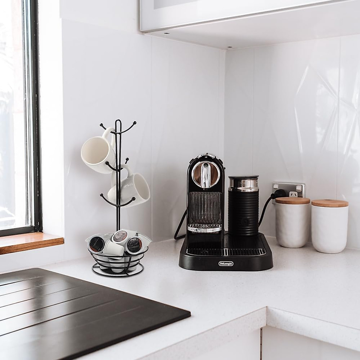 Black Metal Coffee Mug Holder for Countertop, Mugs Tree for 6 Cups with Coffee Pod Holder Storage Basket