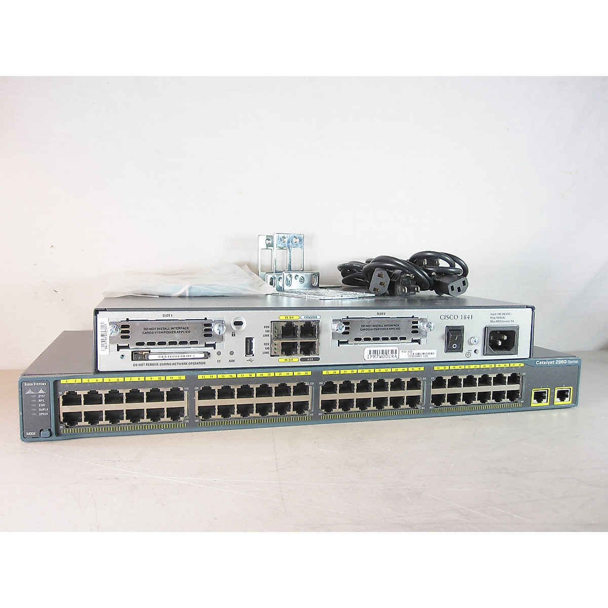 Cisco Systems CCENT CCNA CCNP CCIE Lab Kit WS-C2960-48TT-L Switch 1841 Router