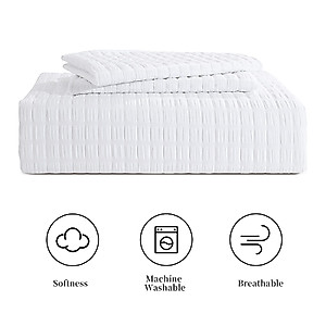 HOMBYS Oversized King Seersucker Bedspread 120”x128”, White Summer Quilt Set,Lightweight Bedding Cover with Shams for All Season, Microfiber Modern Style Bedspread & Coverlet Sets (1 Quilt, 2 Shams)