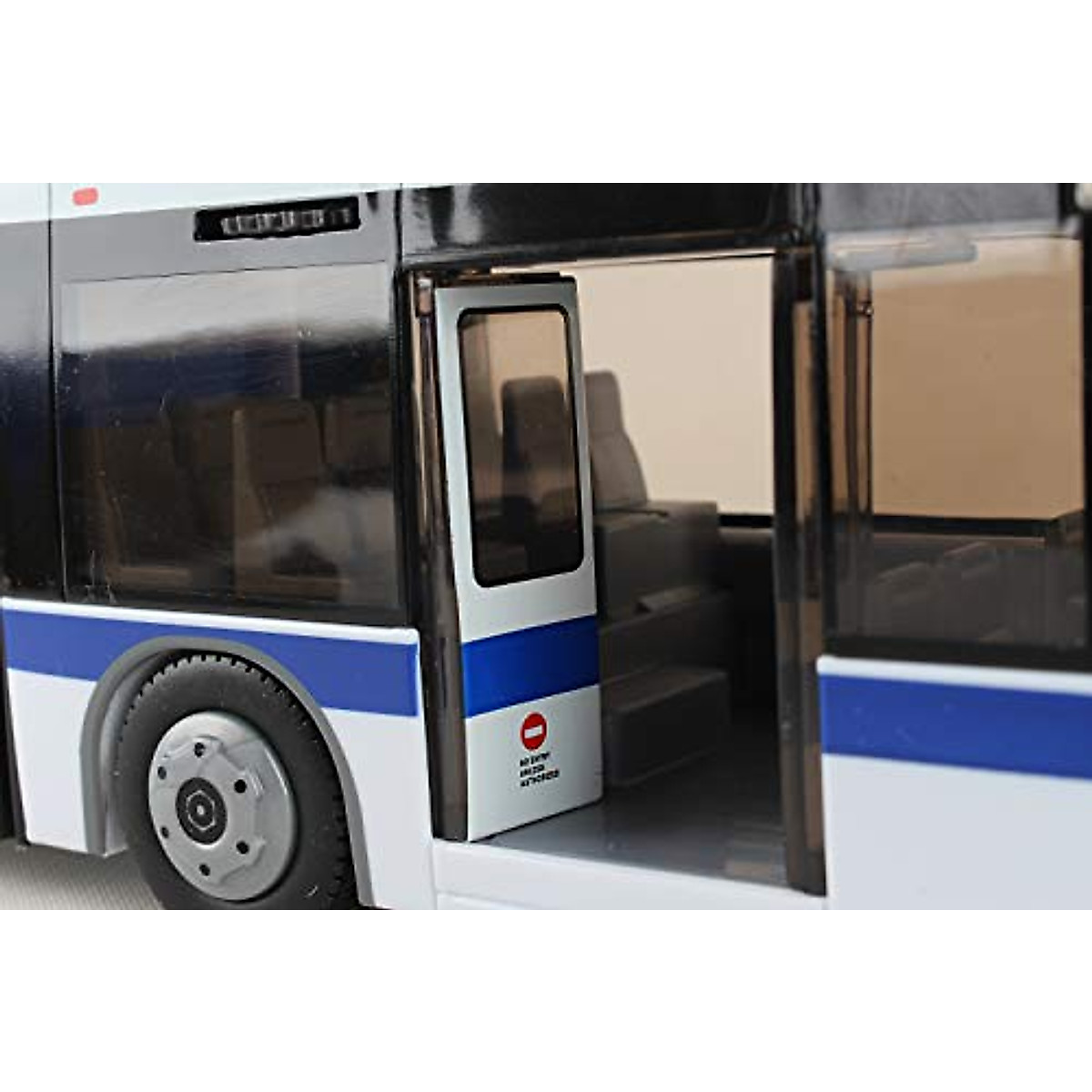 Daron RT8563 New York City MTA Metro Articulated Electric Bus 1:43 Scale- 16 Inches long White/Blue/Black