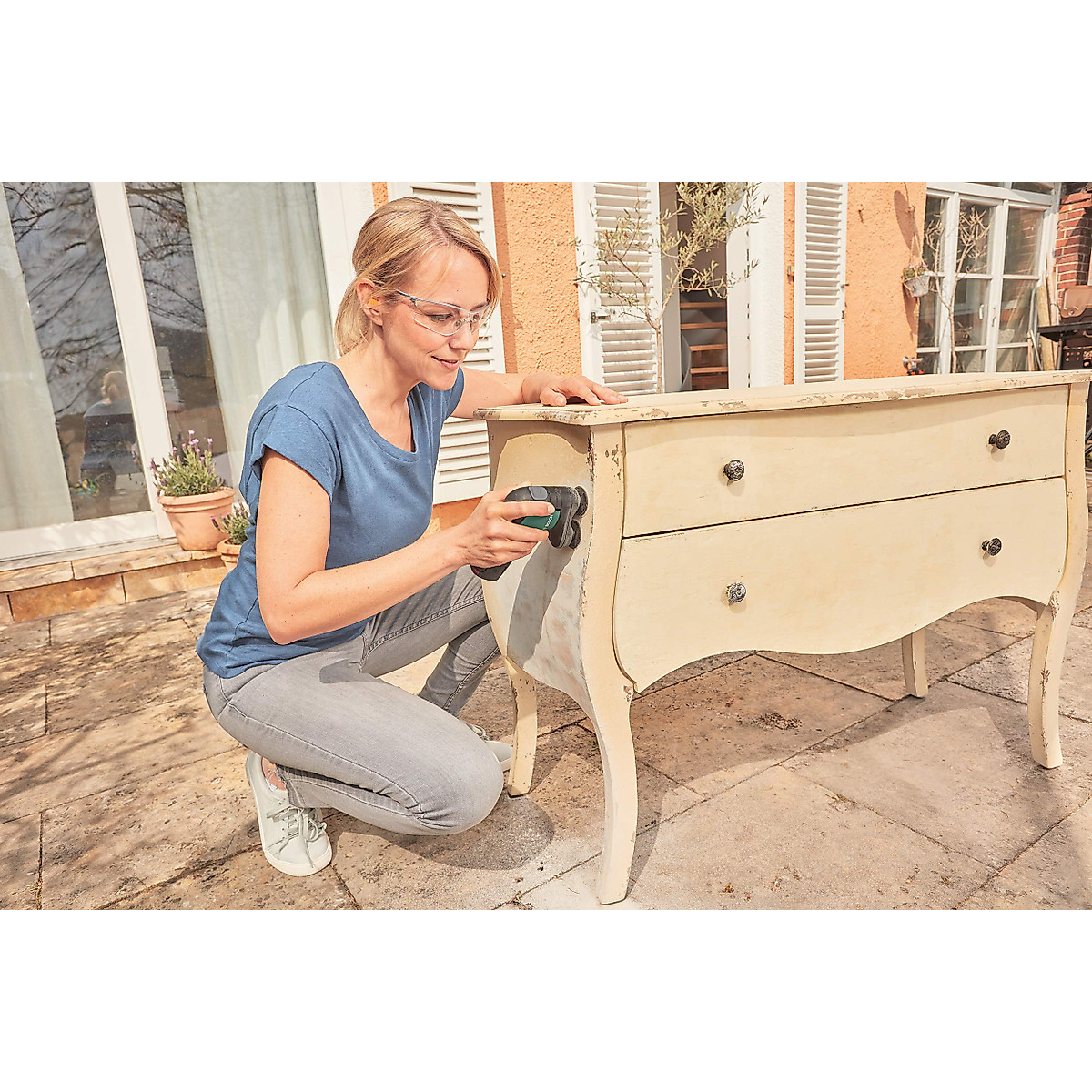 Bosch Pack of 12 Sanding Sheets (for Wood and Paint, Diameter 40 mm, Grain K180, Accessory Orbital Sanders)