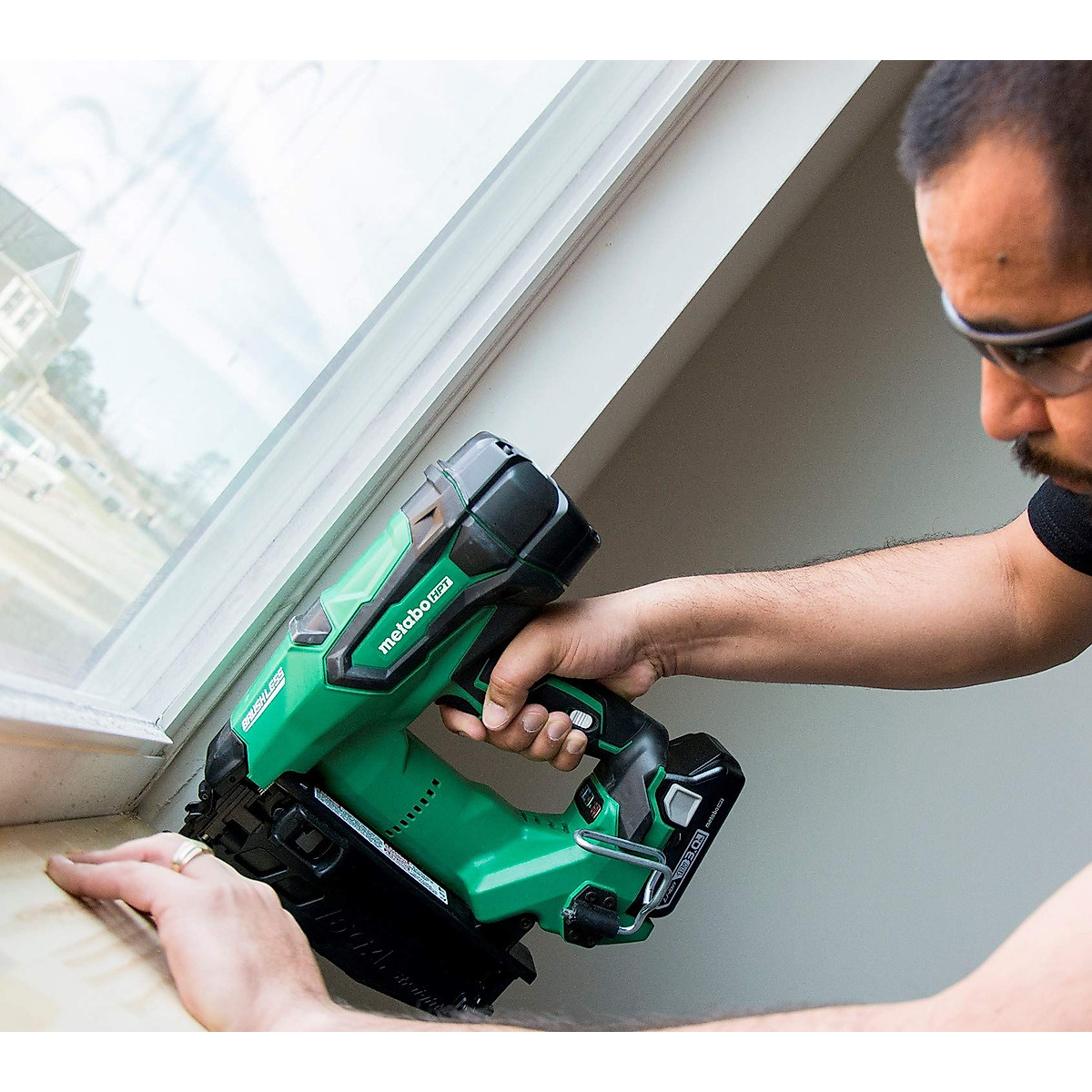 Metabo HPT 18V MultiVolt™ Cordless Finish Nailer Kit | Includes 1 Battery | 16 Gauge | Lifetime Tool Warranty | NT1865DMS