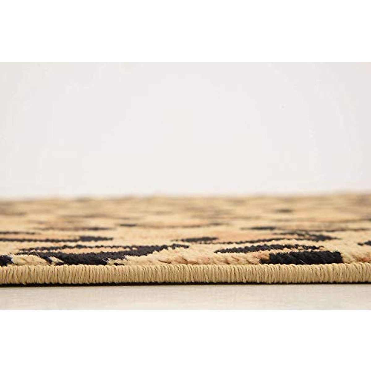 Unique Loom Wildlife Collection Area Rug - Leopard (5' 3" x 8' Rectangle, Light Brown/ Black)