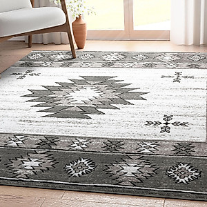 Well Woven Southwestern Rodrigo 5'3" x 7'3" Grey Area Rug