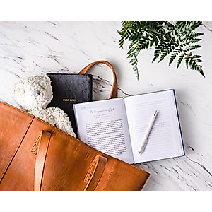 Waiting in Wonder: Growing in Faith While You're Expecting