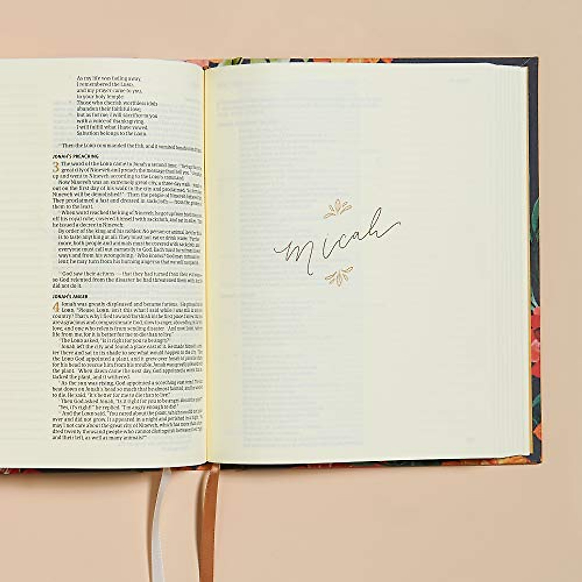 CSB Notetaking Bible, Hosanna Revival Edition, Dahlias Cloth Over Board, Black Letter, Single-Column, Journaling Space, Reading Plan, Easy-to-Read Bible Serif Type