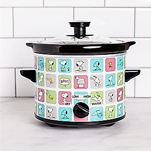 Uncanny Brands Peanuts 2 Quart Slow Cooker- Snoopy & Woodstock Appliance