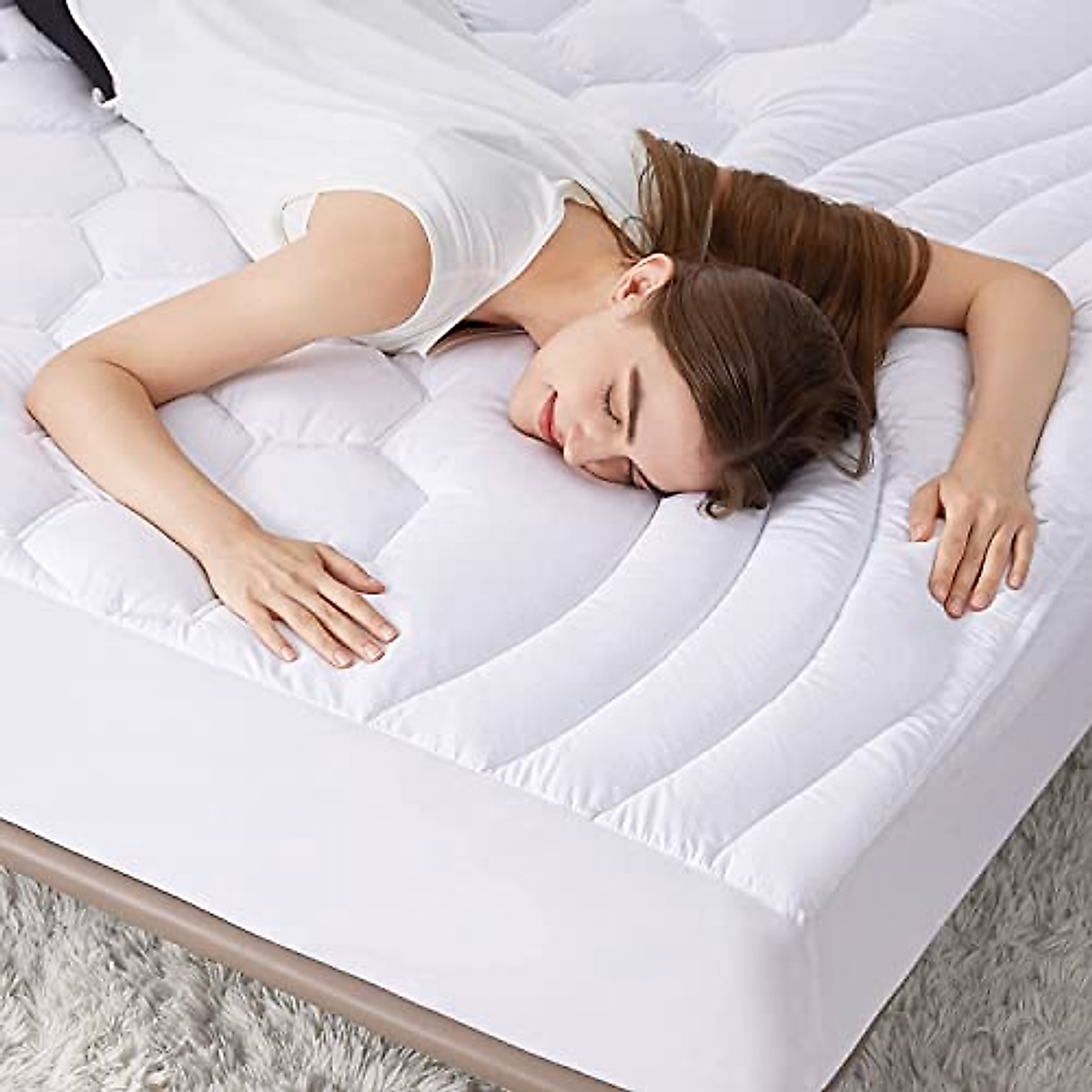 Bedsure Short Queen Mattress Pad - Soft Cooling Mattress Pad RV Queen, Quilted Fitted Mattress Protector with 8-21" Deep Pocket, Breathable Fluffy Pillow Top, White, 60x75 Inches