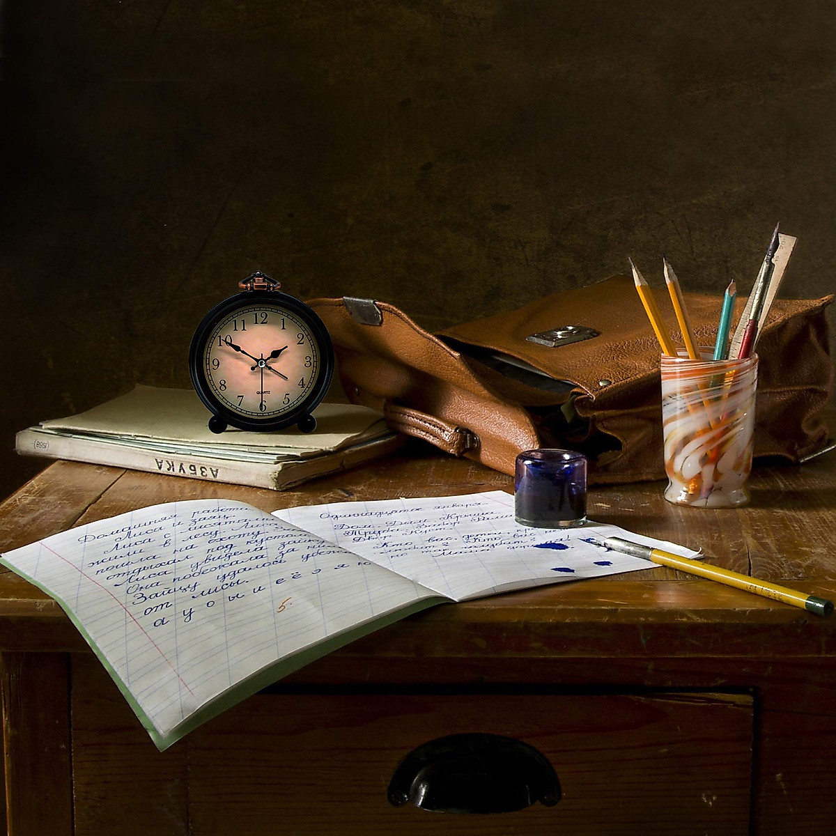 Vintage Retro Analog Alarm Clock, 4 inch Super Silent Non Ticking Small Clock with Night Light, Battery Operated, Simply Design, for Living Room, Bedroom, Bedside, Desk, Gift Clock (Arabic)