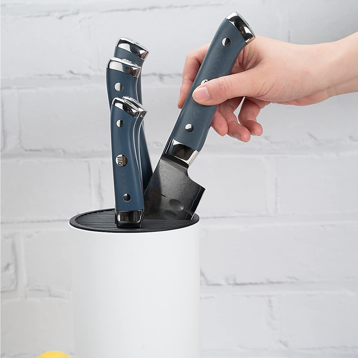 Restaurantware Sensei 4.3 x 8.8 Inch Round Knife Block 1 Round Slotted Knife Holder - Soft Touch Holds 9 Knives White Plastic Universal Knife Holder For Easy Storage