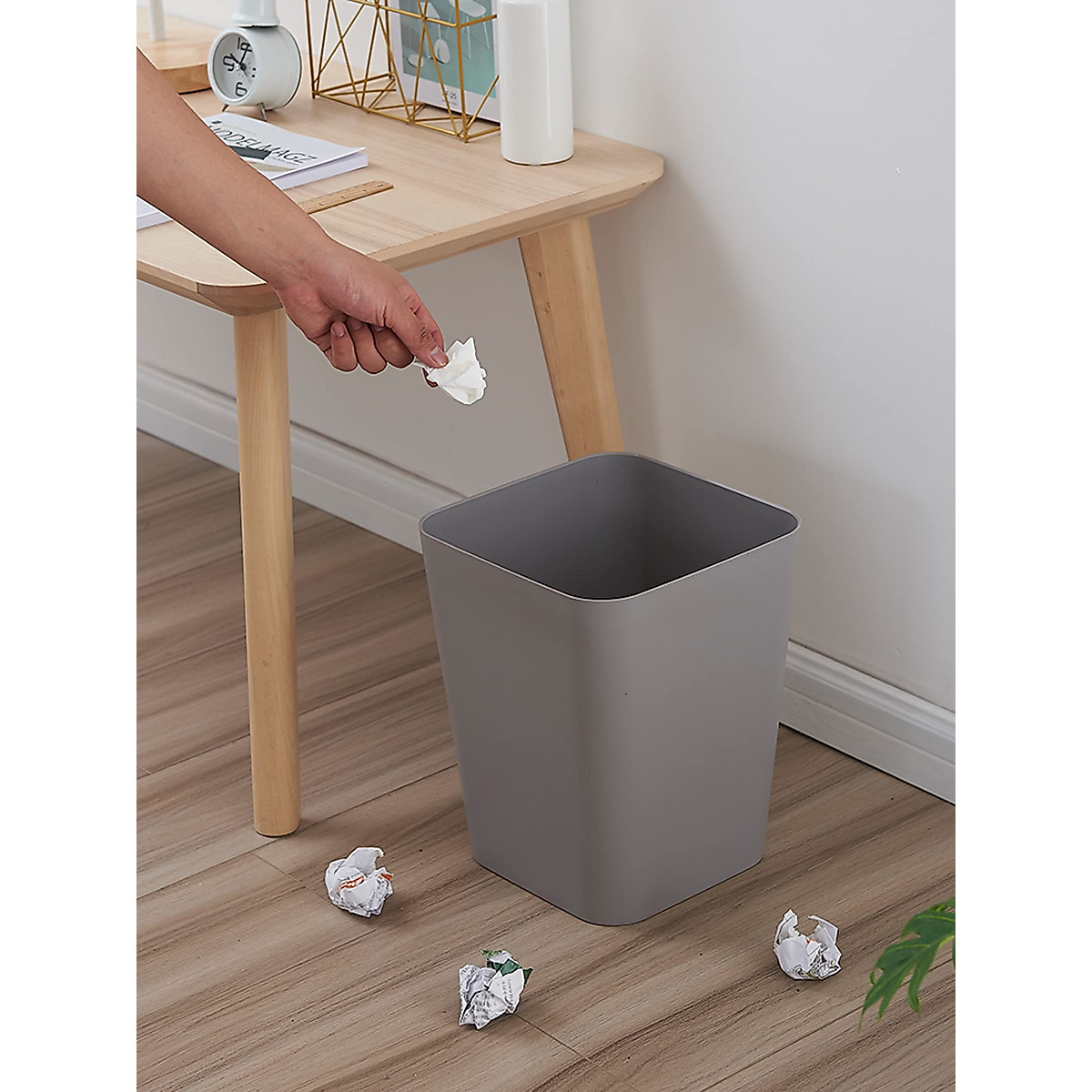 Happiness Decoration Plastic Garbage Can Square Small Wastebasket Garbage Can 3 Gallon Trash Can for Kitchen, Bathroom, Bedroom, Home Office, Outdoor, Dorm Room, Bathroom (White)