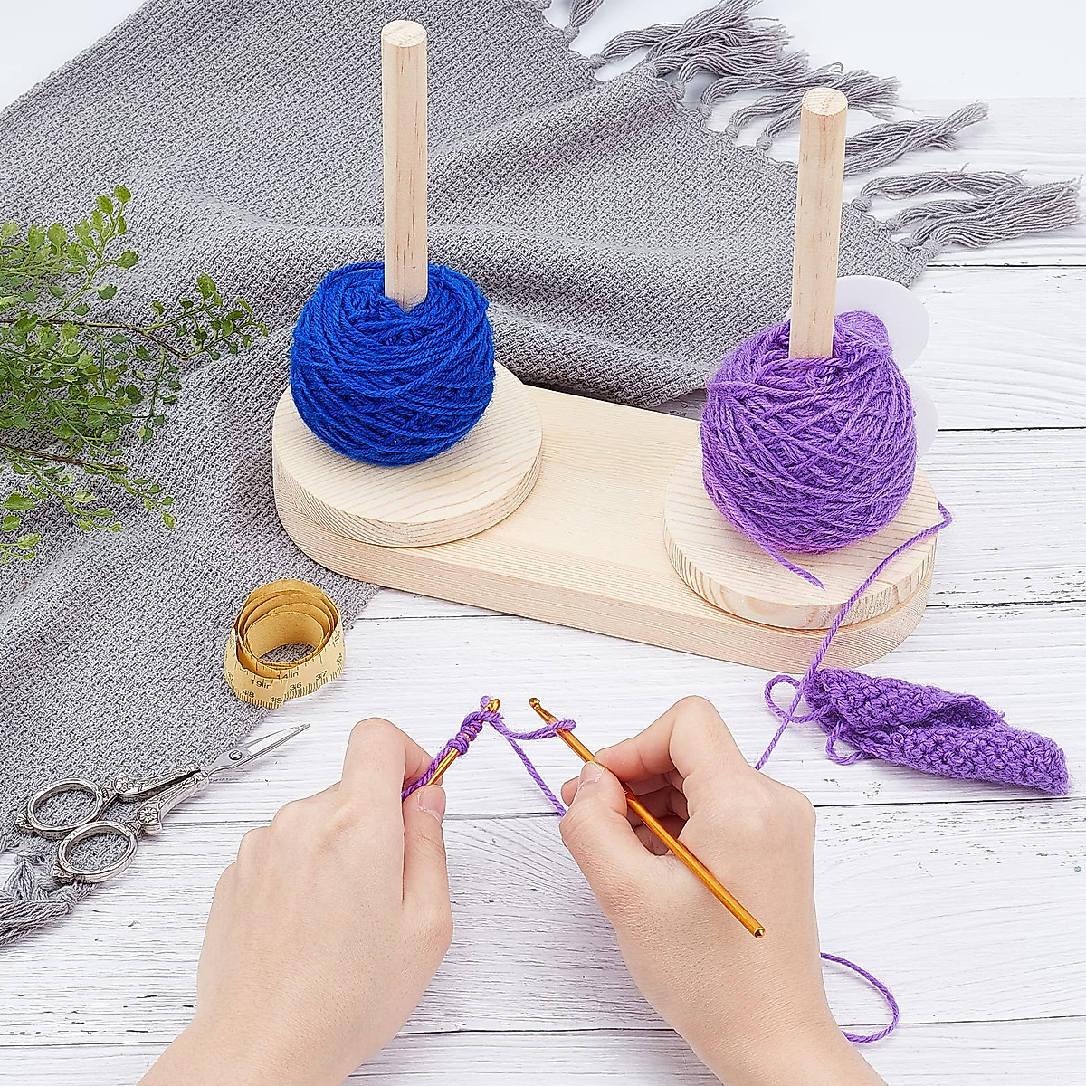 AHANDMAKER Wheat Thread Holder, Spindle Thread Base Fiber Crocheting Tool, Wooden Yarn Spinner with Twirling Mechanism, Double Yarn Ball Holder for Ribbon Tape Rope Storage