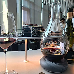 MAYU Glass Wine Aerator Decanter Pitcher - Swirling Wine Decanter, Aerator Wine Glass - Red Wine Aerator/Red Wine Decanter, At Home Wine Decanters - Sensor Technology Wine Decanter with Aerator - 1.5L